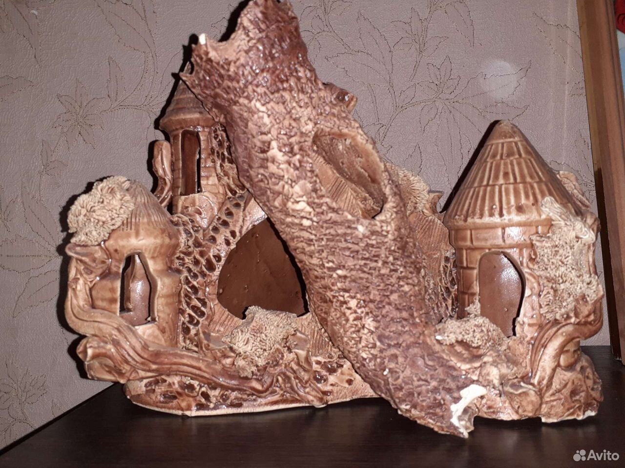 Замок в аквариум